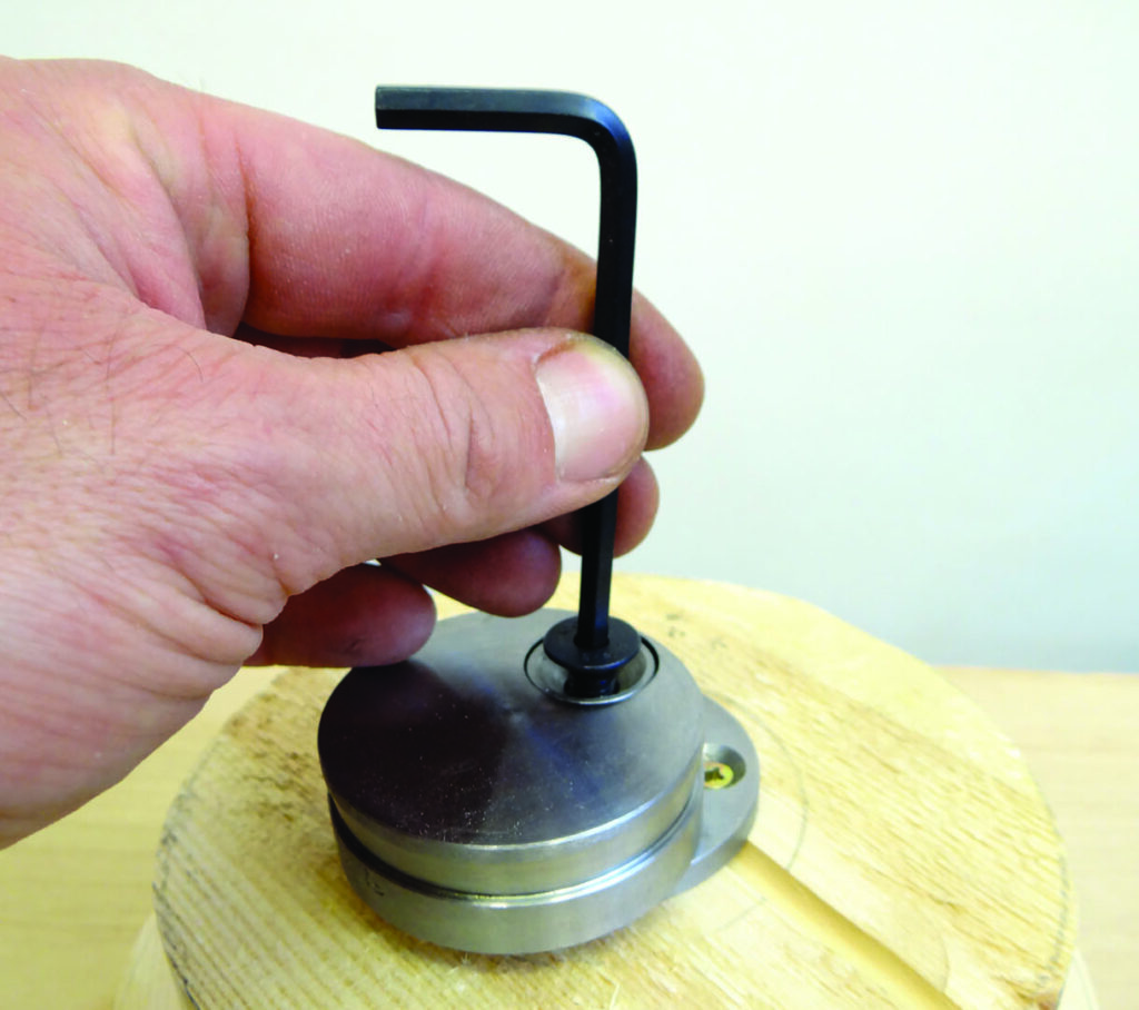 Eccentric Turning, Using Chucks - Woodworkers Institute