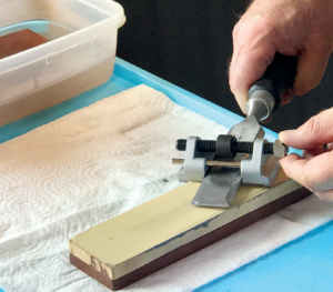 Expert Tips: Choosing and Using Honing Guides for Beginners