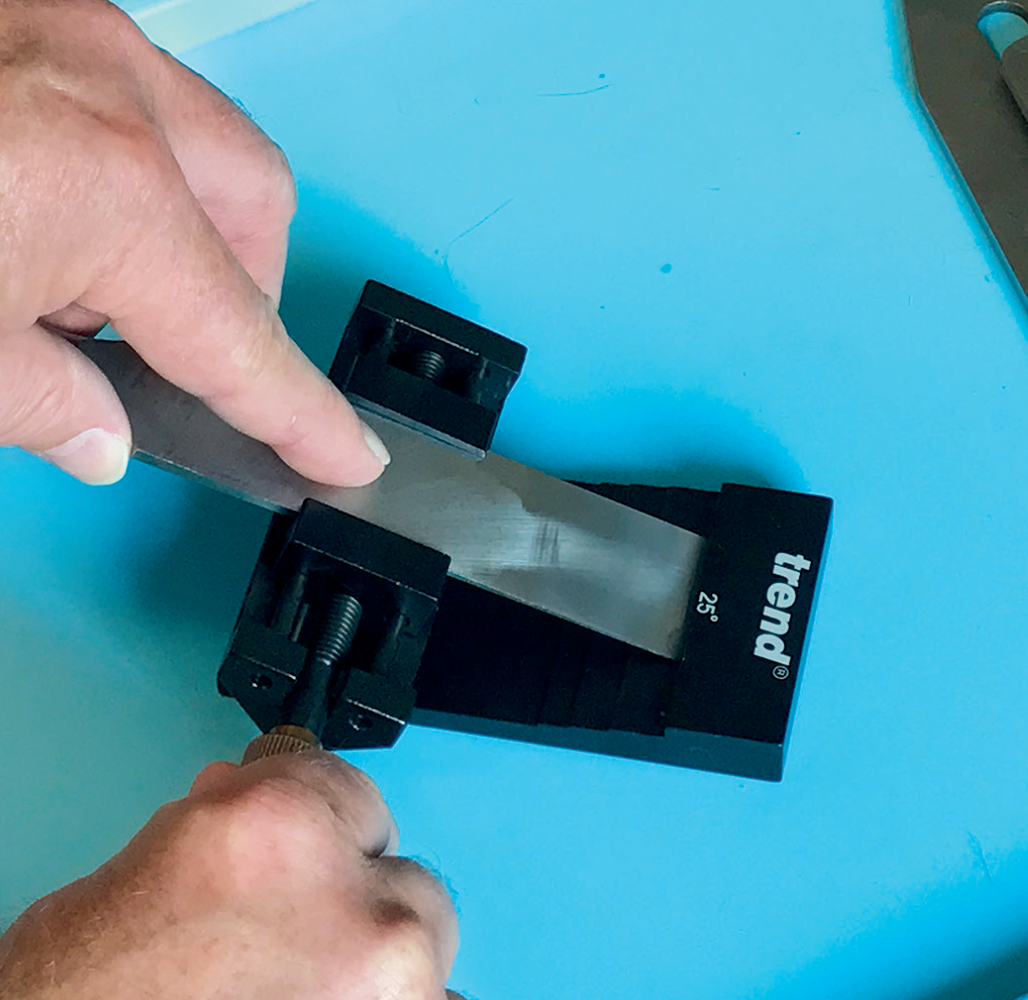 Expert Tips: Choosing and Using Honing Guides for Beginners