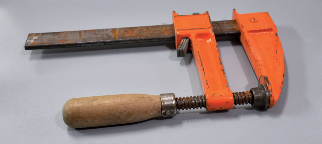 Restore Old Clamps: Techniques for Cleaning and Repairing Tools