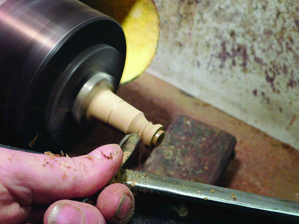 Andy Coates Deconstructs Logs into Striking Lidded Bowls