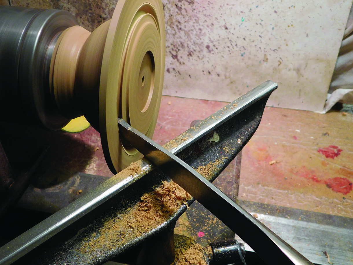 Andy Coates Deconstructs Logs into Striking Lidded Bowls