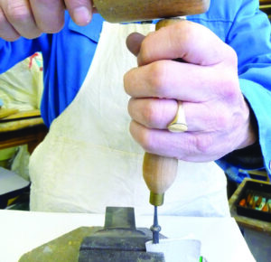 Beginner's Guide to Gouges and Chisels for Woodcarving