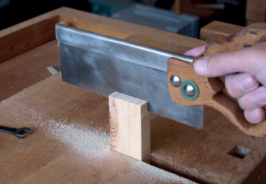 Crafting a Jigsaw Puzzle Stand: Step-by-Step Guide