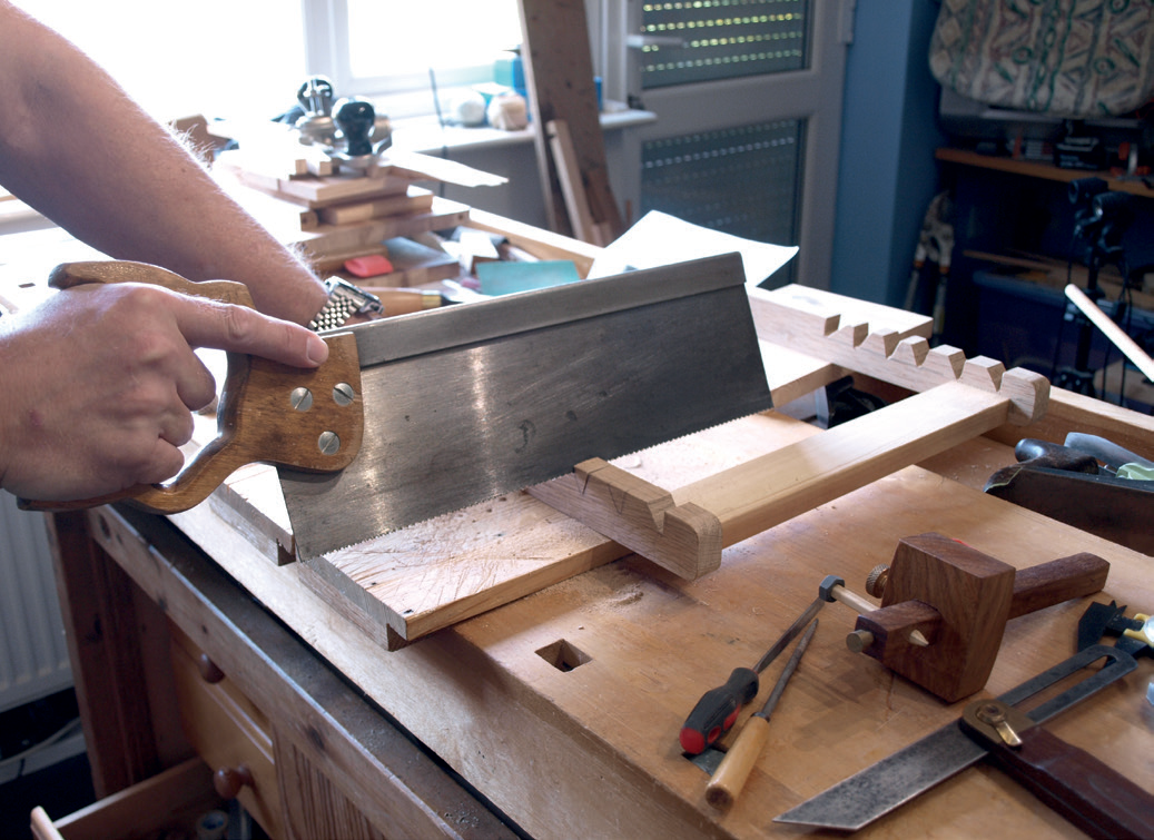 Crafting a Jigsaw Puzzle Stand: Step-by-Step Guide