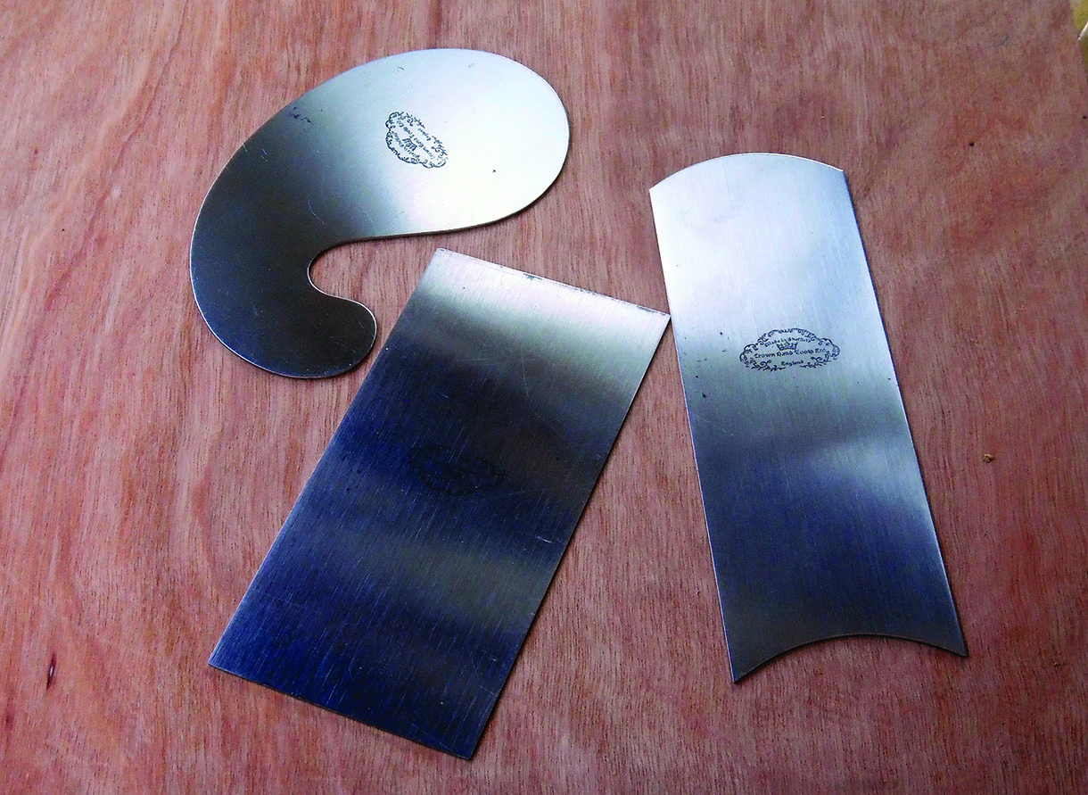 Craft a Classic Mahogany Tray with Baroque Charm