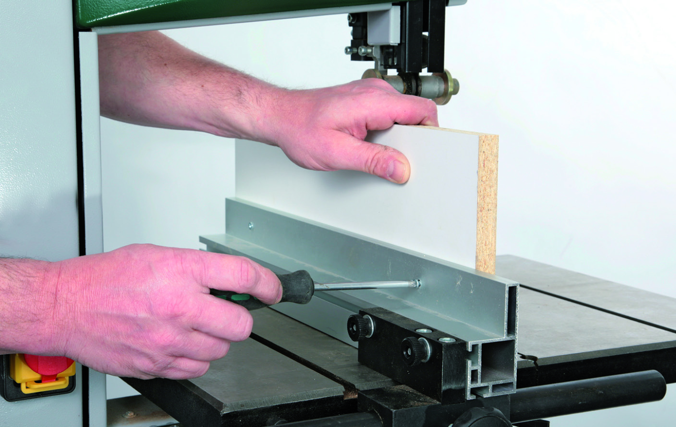 Master Veneer Cutting with John Bullar's Guide