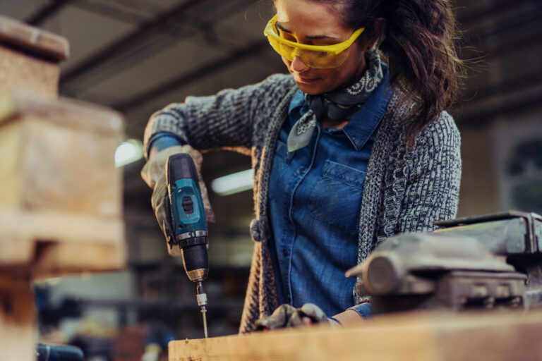 Power Tools vs Hand Tools: Choosing the Right Tool