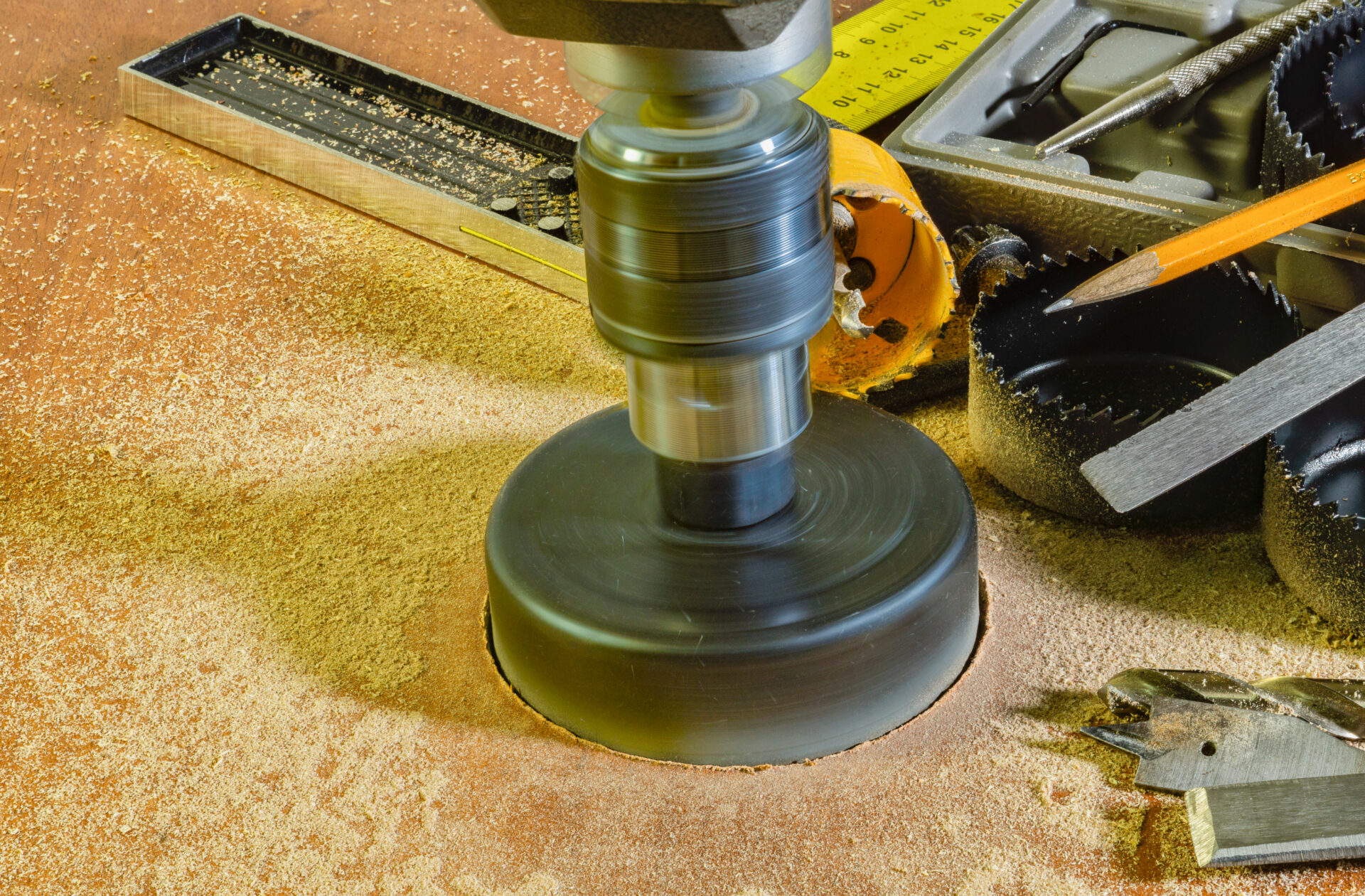 Efficient Tools for Cutting Large Holes in Wood