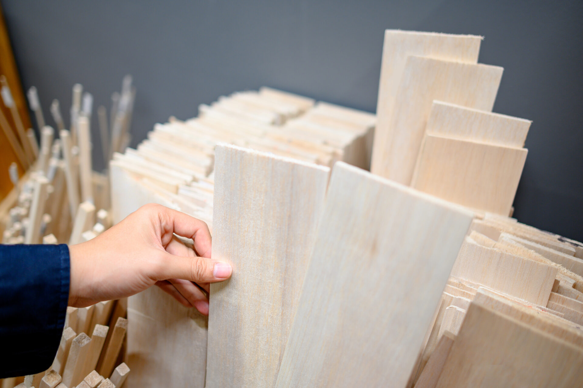 Explore Balsa Wood: Light, Strong, and Versatile Material