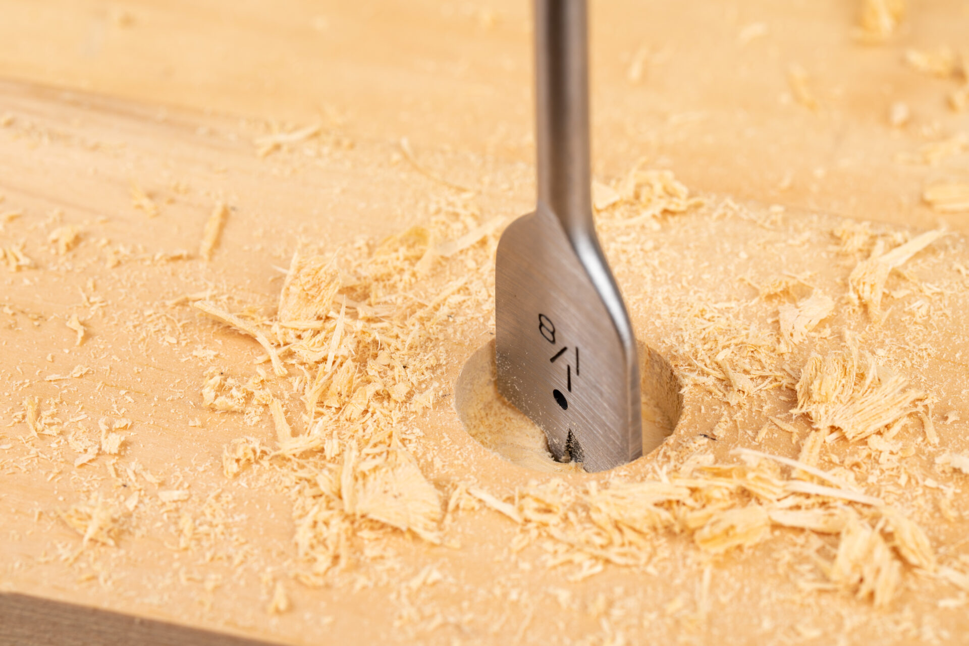 Efficient Tools for Cutting Large Holes in Wood