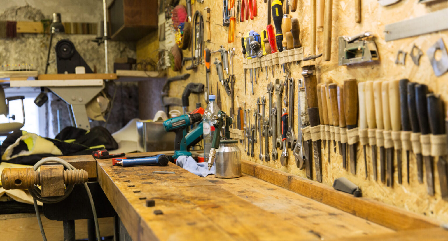 Power Tools vs Hand Tools: Choosing the Right Tool